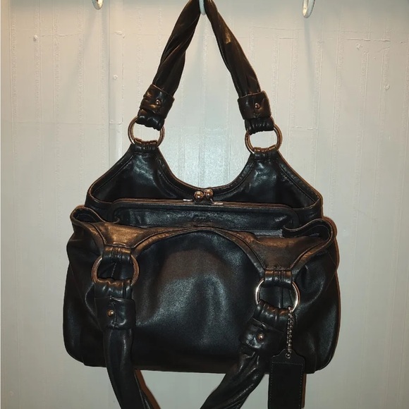 Coach | Bags | Black Leather Coach Parker Purse L8933437p Kisslock ...